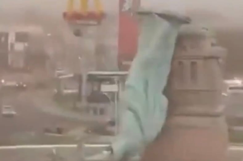 Wild Footage Shows ‘Statue Of Liberty’ COLLAPSE | The Unexpected Cosmology